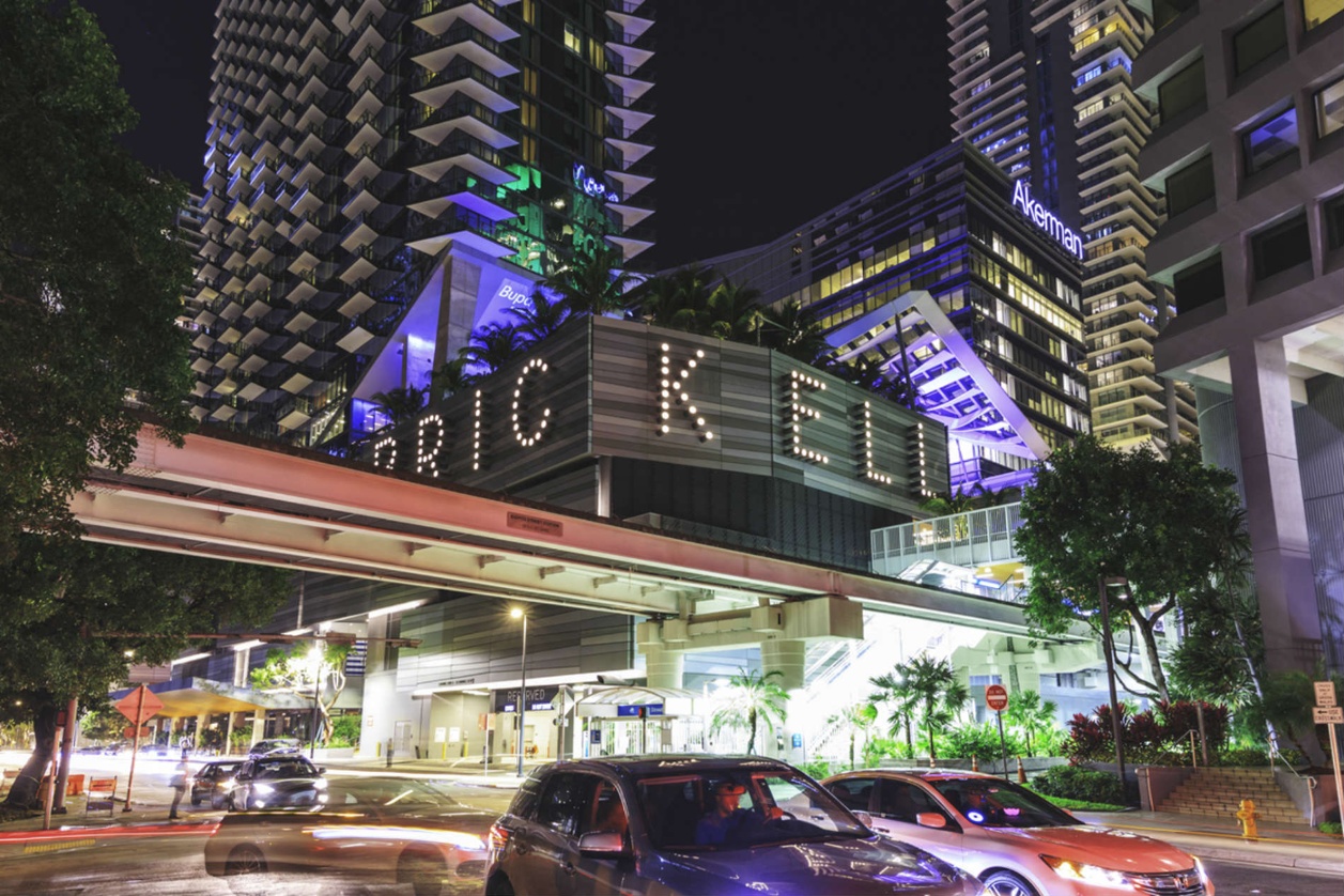 Moving to Miami: The Ultimate Guide